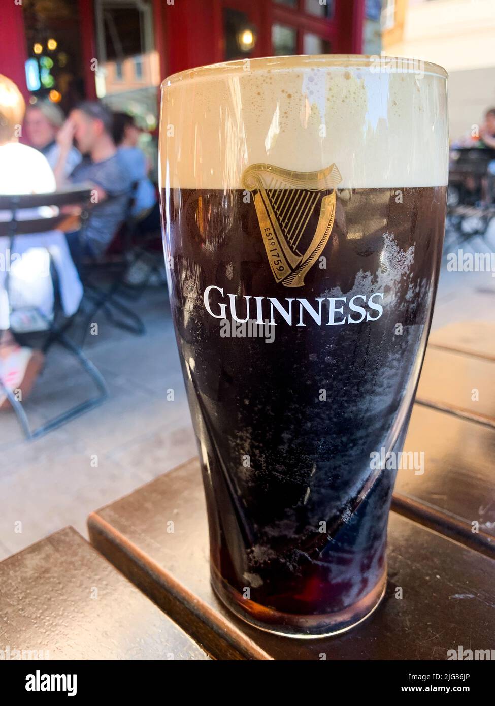 Bière brune hi-res stock photography and images - Alamy