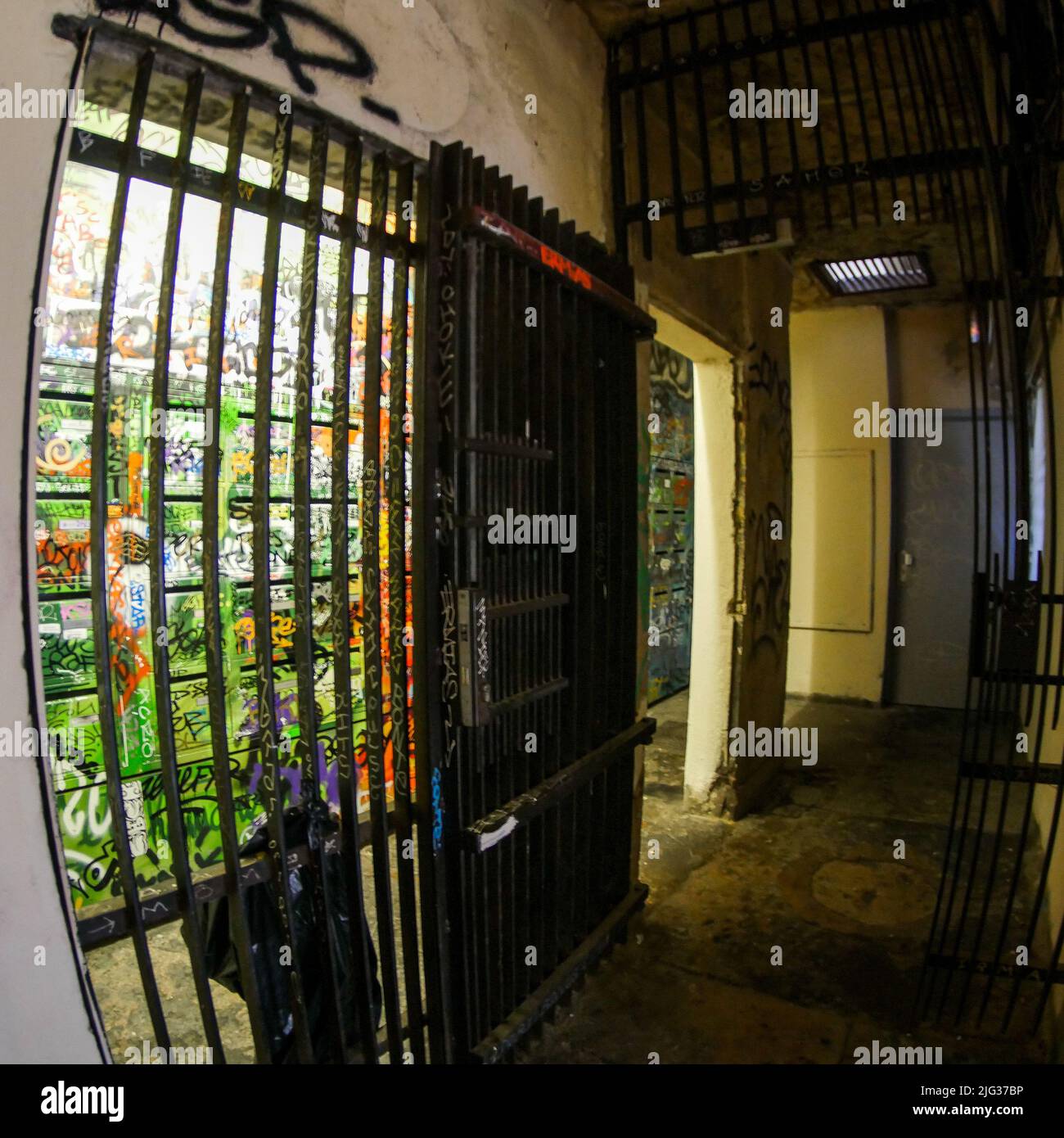 La Croix-Rousse district, a ballad in the footpath of Flora Triistan ...