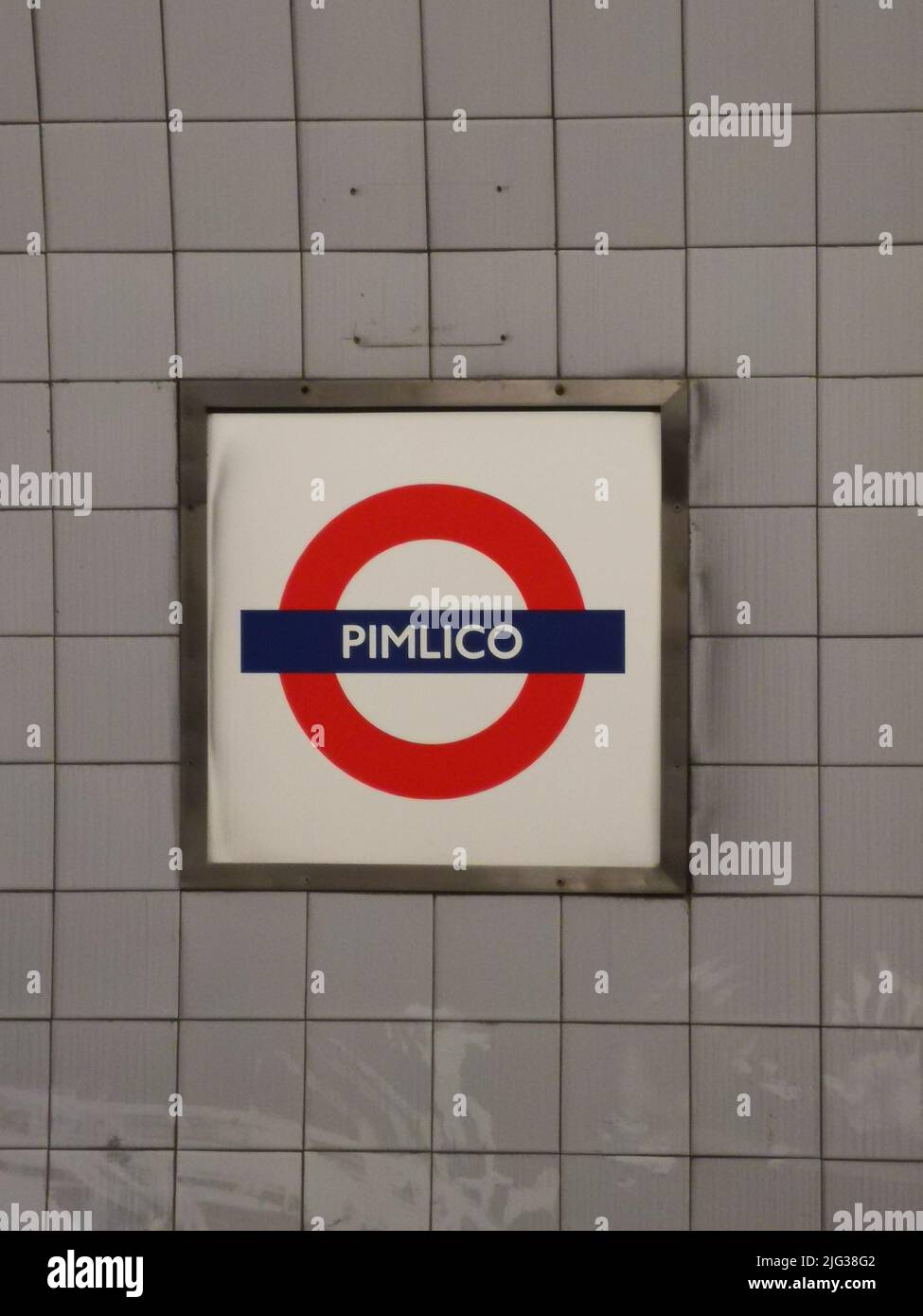 Tfl symbol hi-res stock photography and images - Alamy