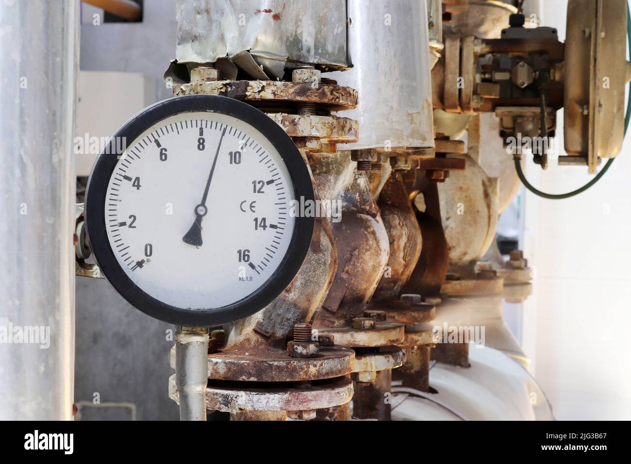 Pressure gauge for measuring pressure in the system Stock Photo - Alamy
