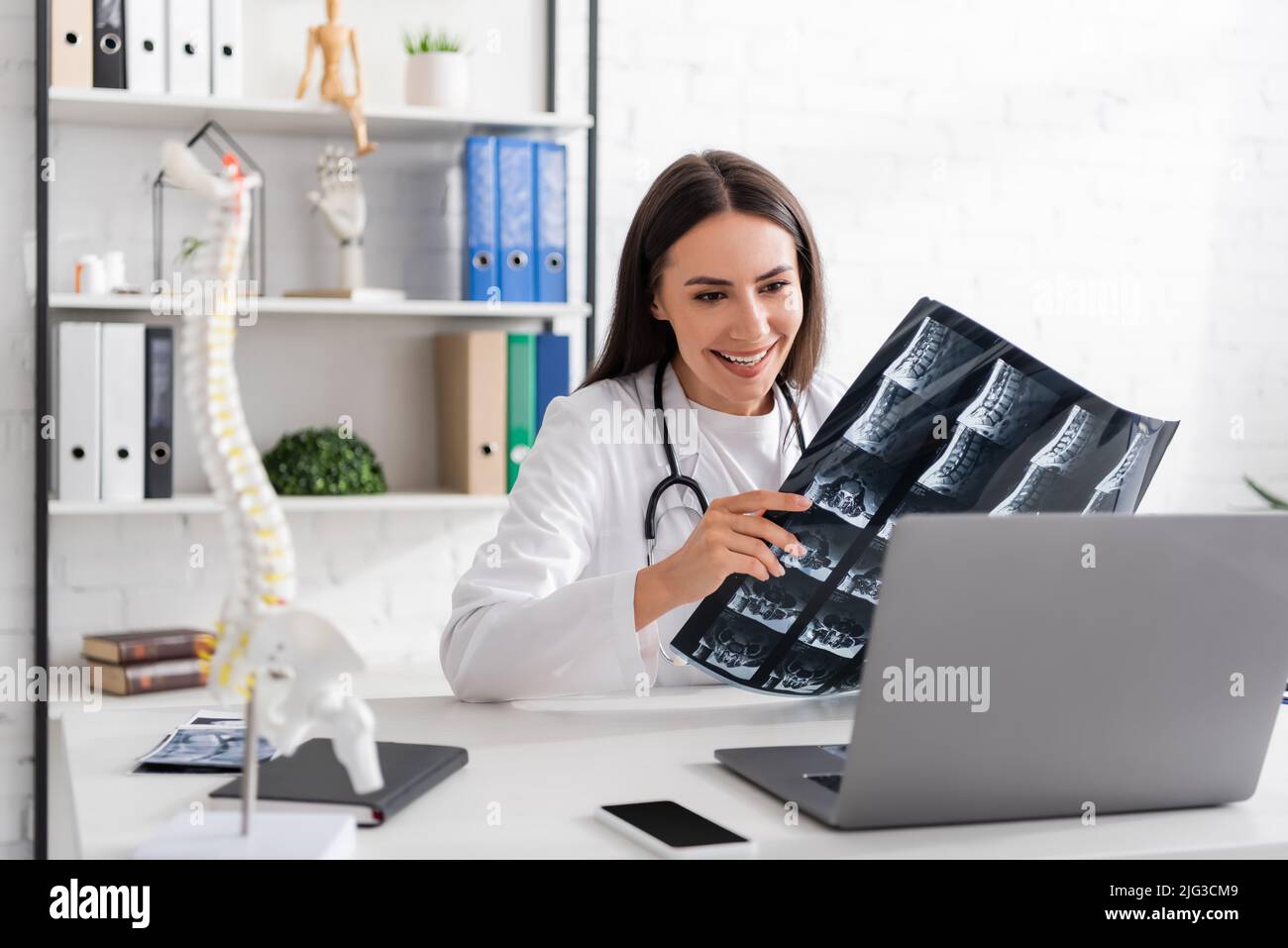 Doctor showing mri scan on hi-res stock photography and images - Alamy
