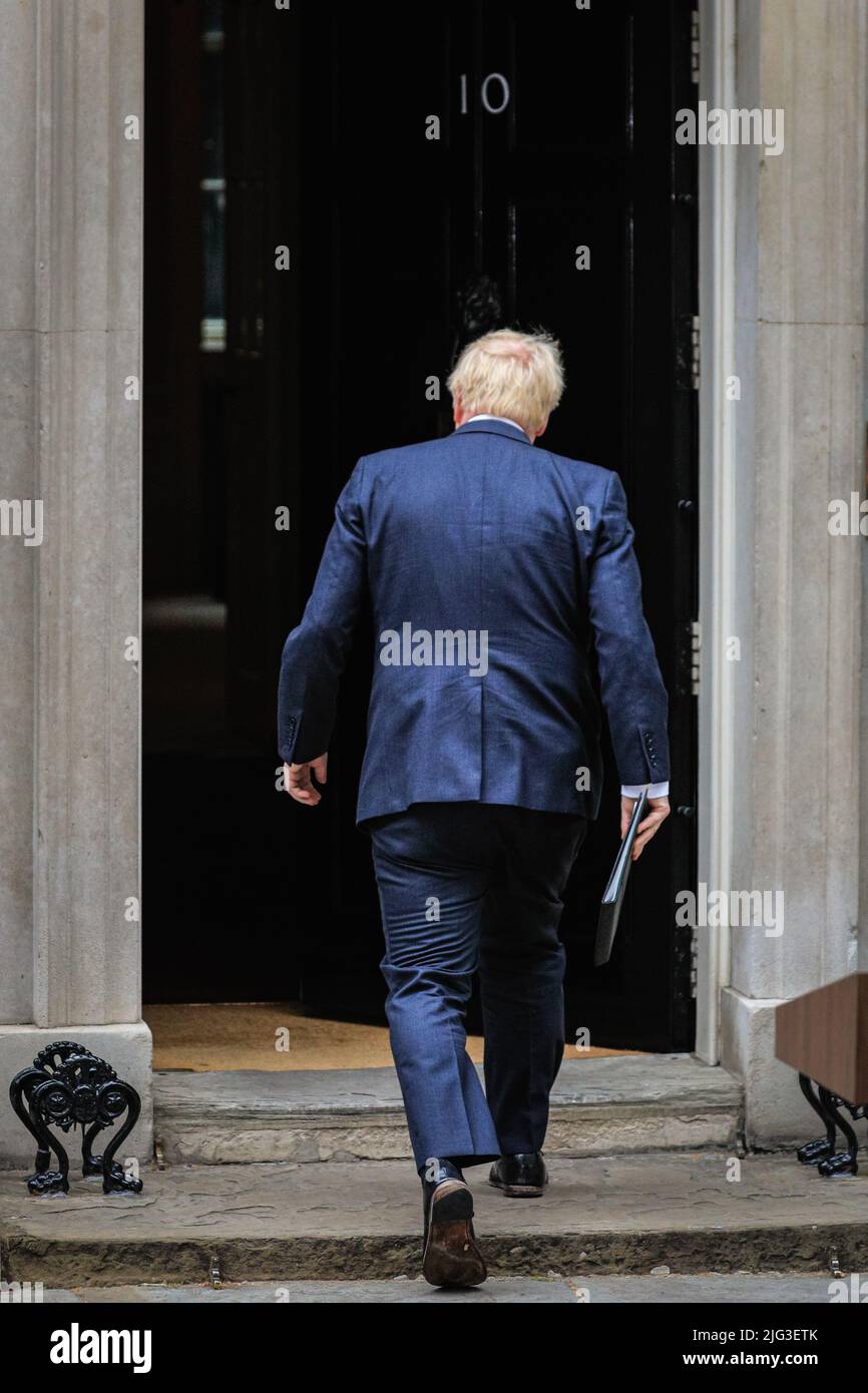Prime minister boris johnson back in 10 downing street hi-res stock ...