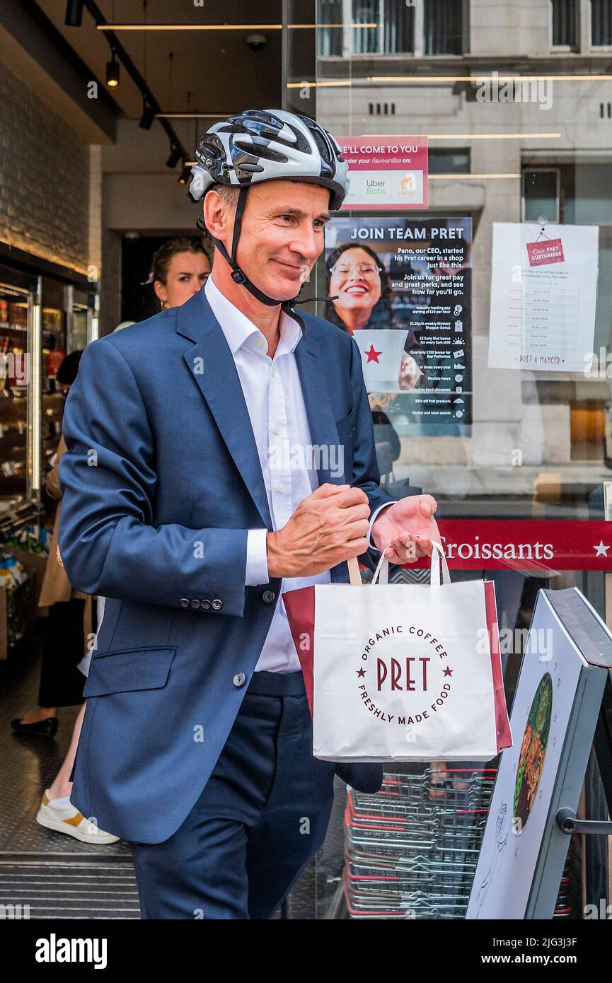 London, UK. 7th July, 2022. Jeremy Hunt MP (an outside leadership ...
