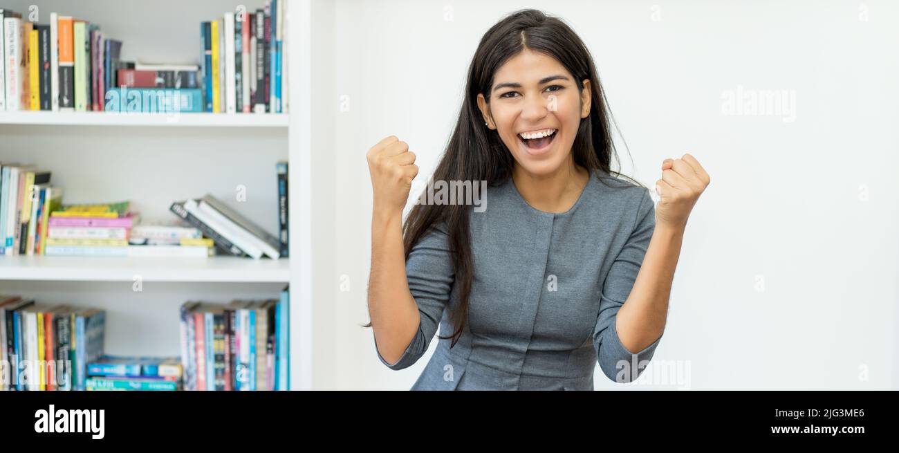 Laughing hispanic woman hi-res stock photography and images - Alamy
