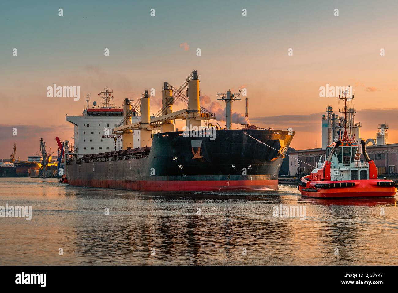 Help og tugs hi-res stock photography and images - Alamy