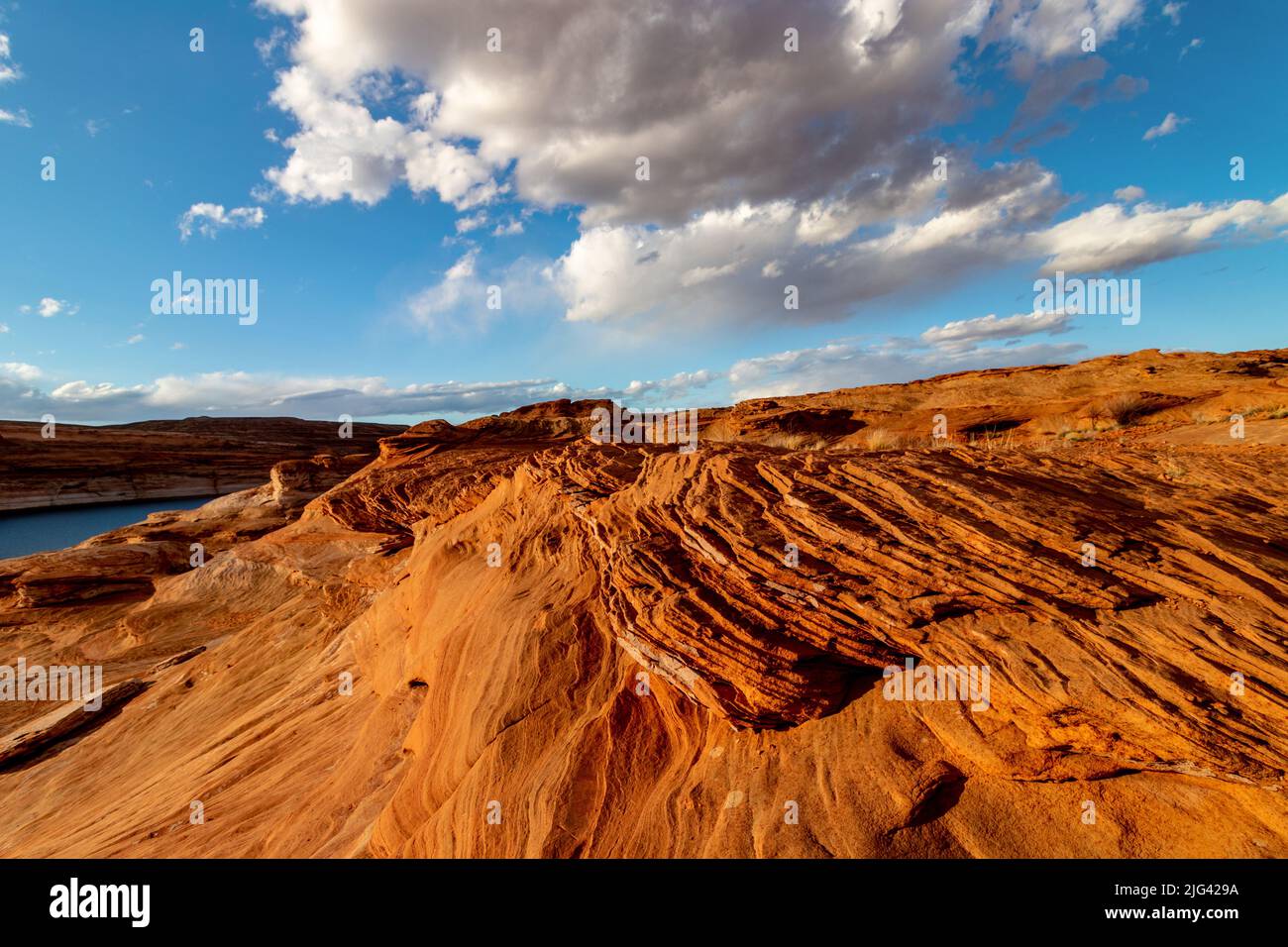 Rock crevice lines converging at the top , The Chains, Page, Arizona ...