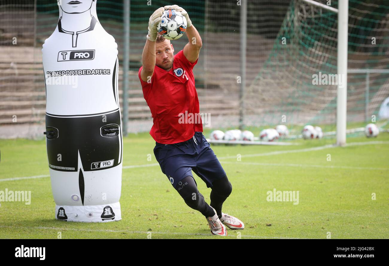 Club bruges goalkeeper simon mignolet hi-res stock photography and ... Club bruges goalkeeper simon mignolet hi-res stock photography and ...