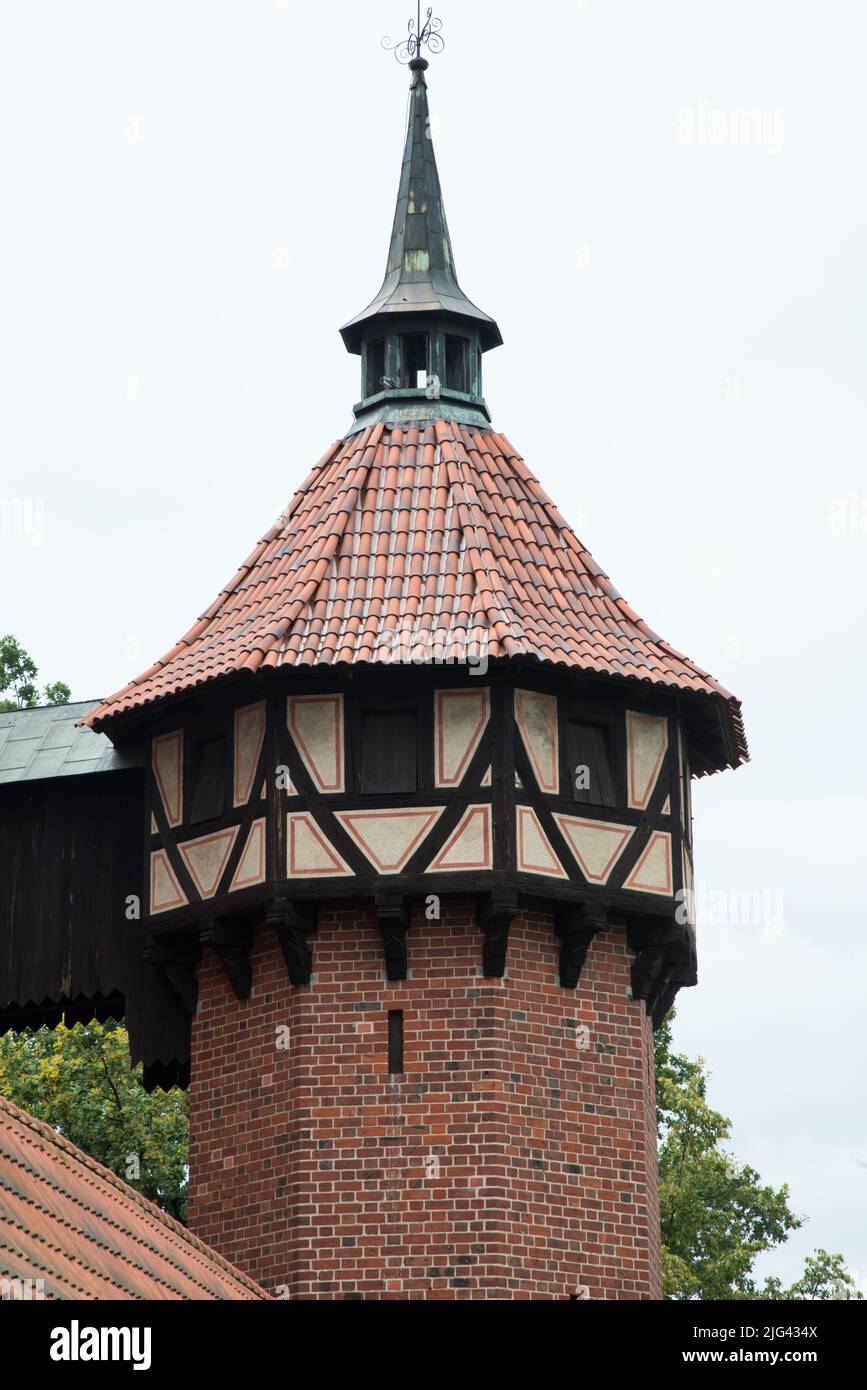 Tower up traditional hi-res stock photography and images - Alamy