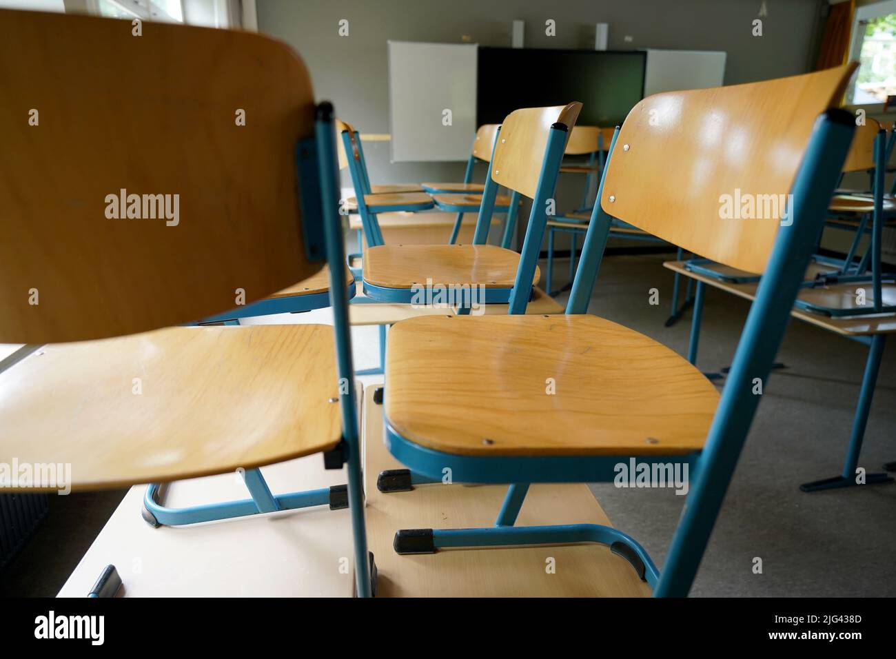 Hamburg, Germany. 07th July, 2022. Chairs stand on the desks in a ...