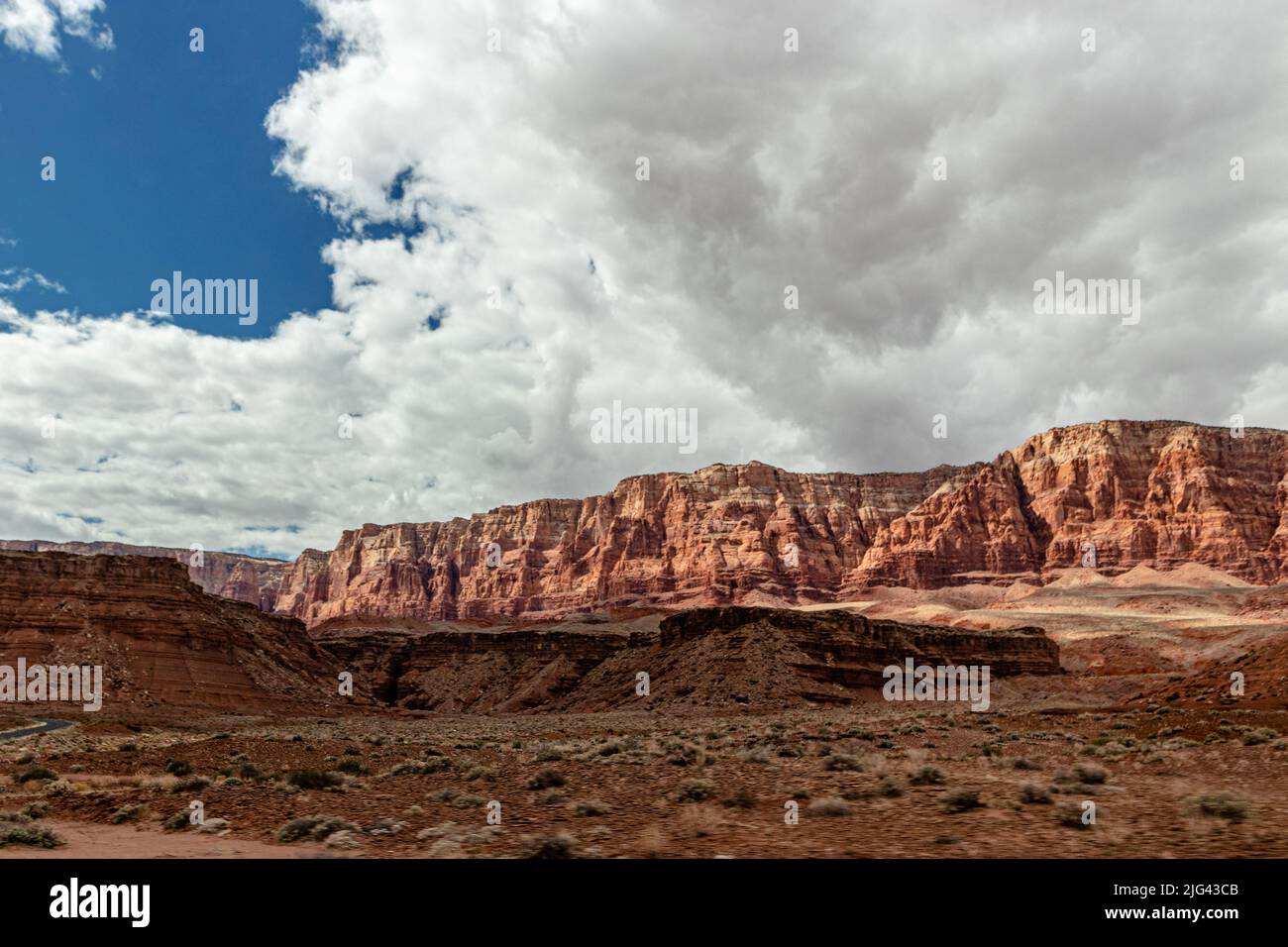 Cloud splash over the famous mountains, Vermillion cliff range, Page ...