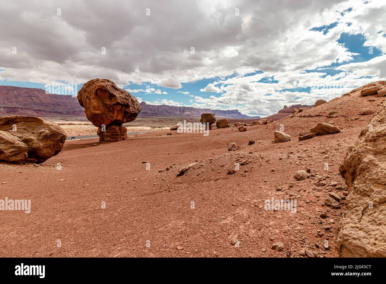 Wide open space, sky and clouds opens minds, Vermillion cliff range ...