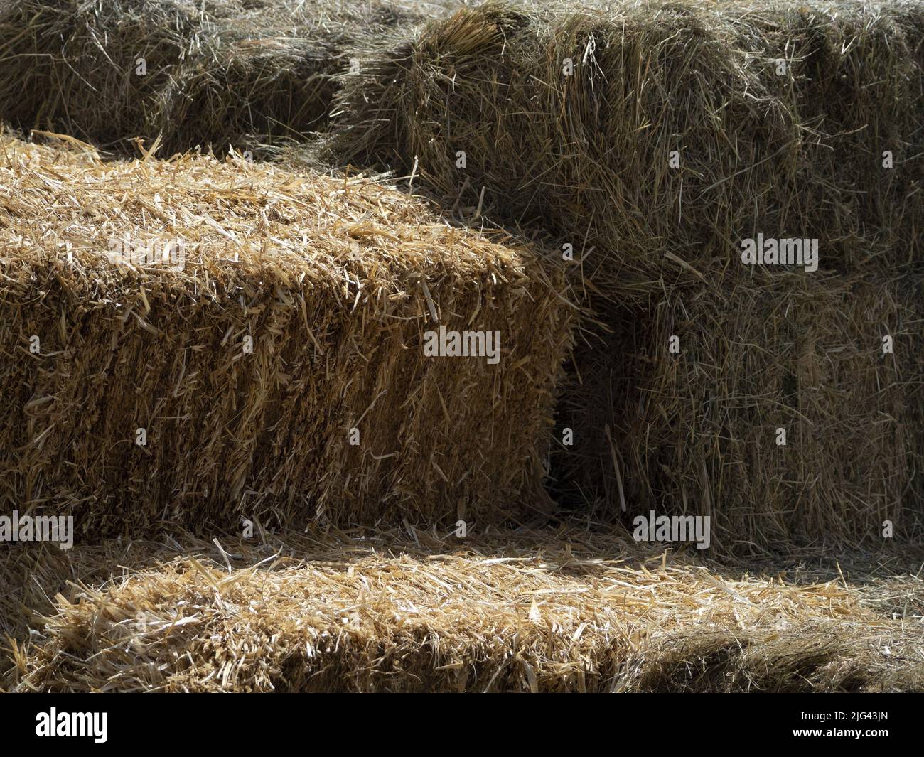 Hay bale ball hi-res stock photography and images - Alamy