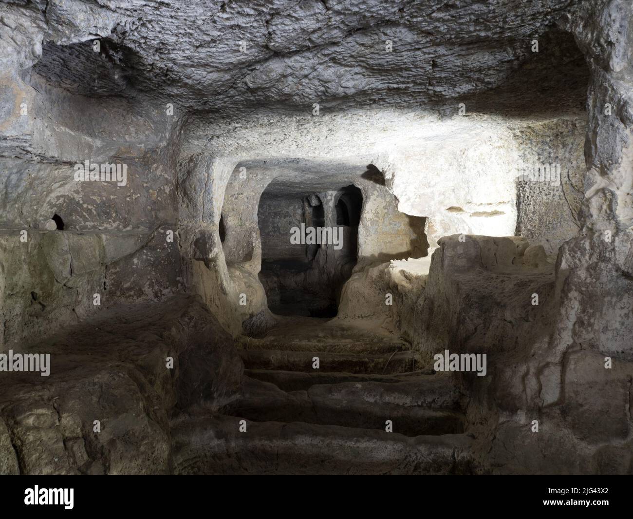 ancient cava d'ispica catacombs larderia cave sicily Stock Photo - Alamy