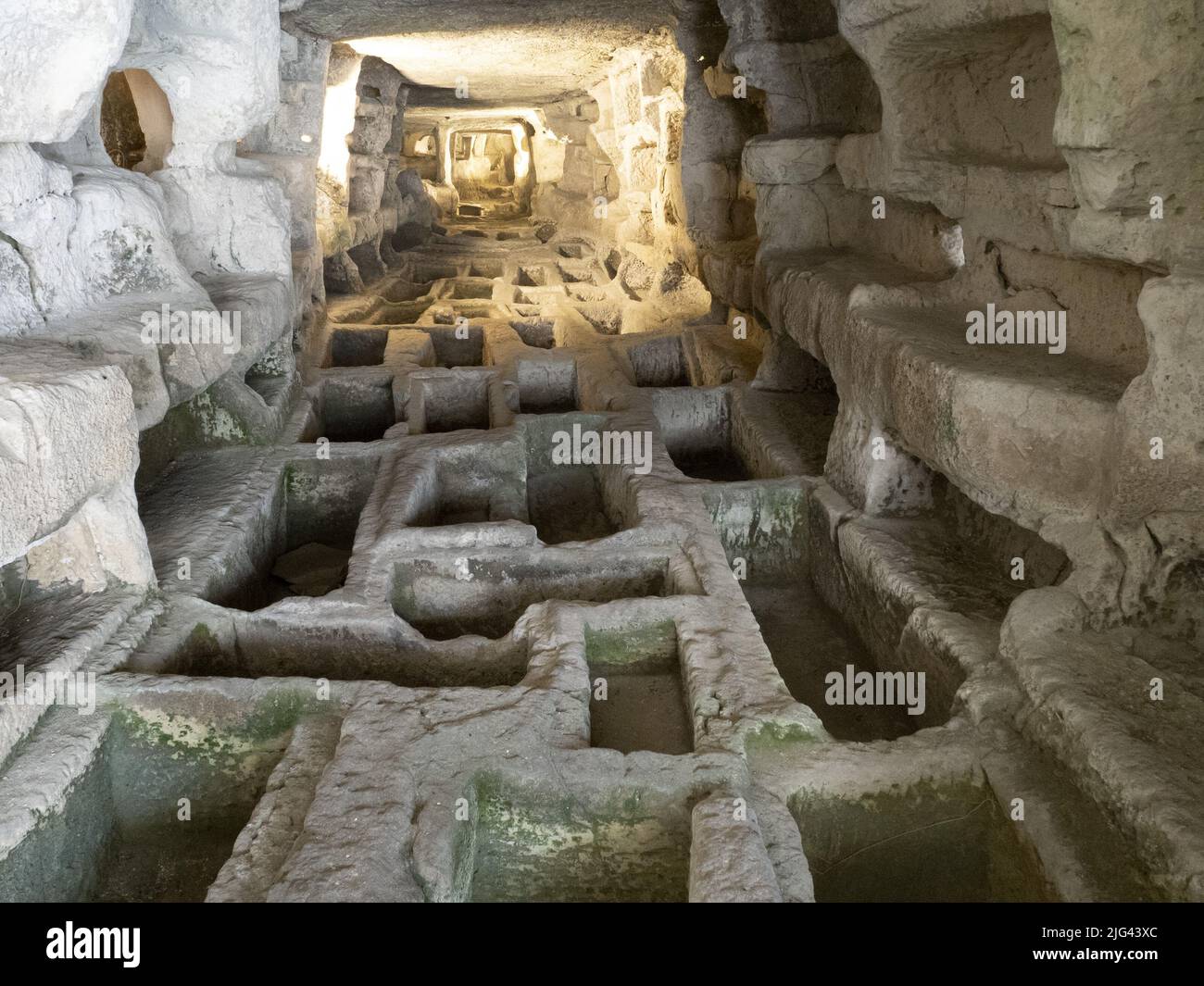 ancient cava d'ispica catacombs larderia cave sicily Stock Photo - Alamy