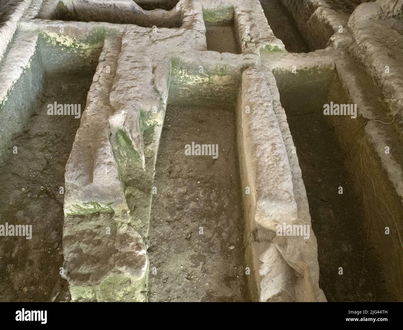 ancient cava d'ispica catacombs larderia cave sicily Stock Photo - Alamy