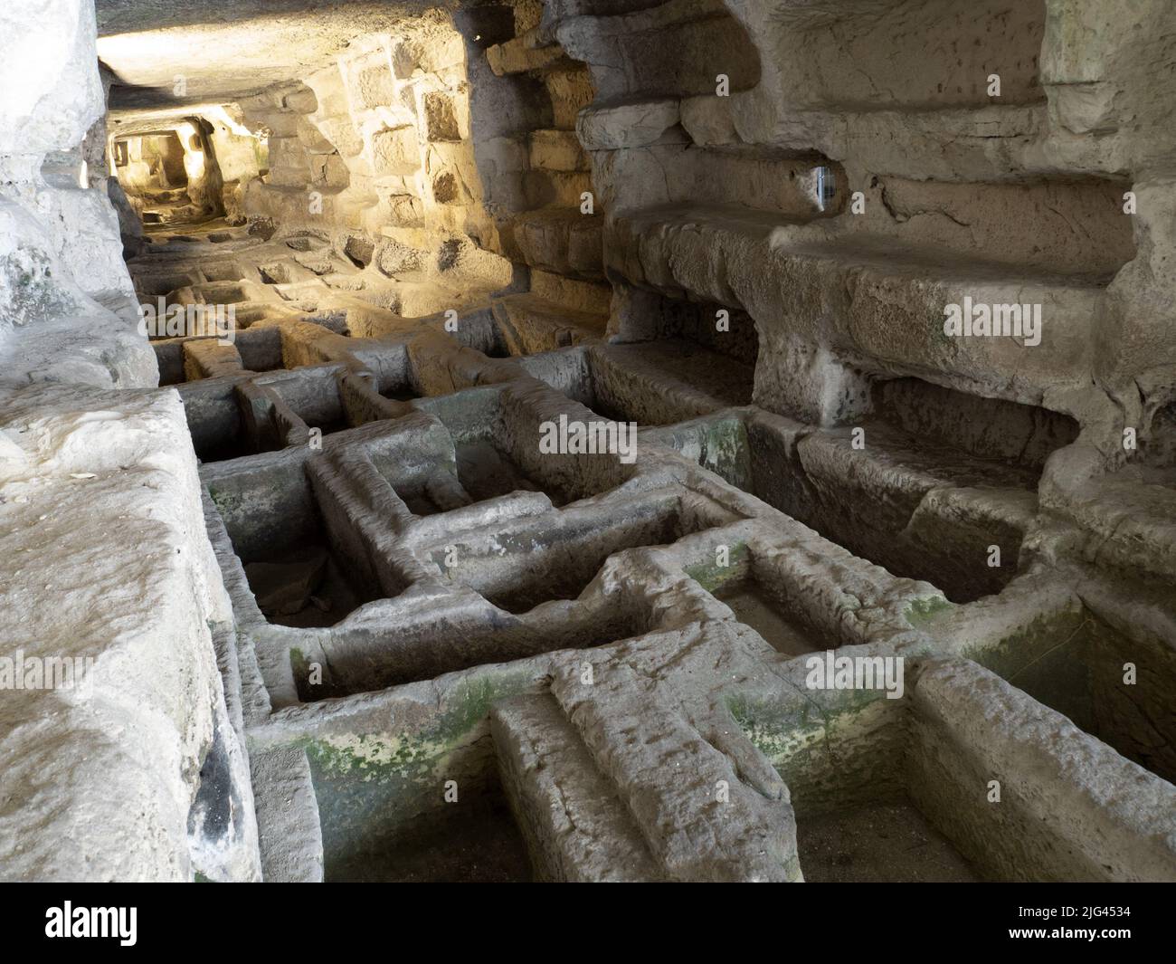 ancient cava d'ispica catacombs larderia cave sicily Stock Photo - Alamy