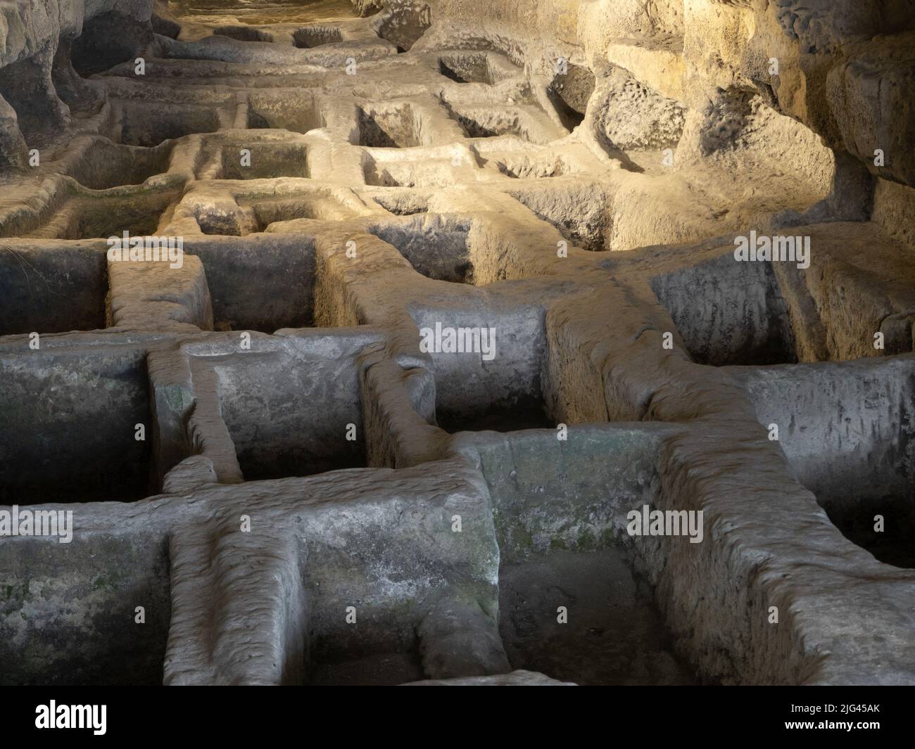 ancient cava d'ispica catacombs larderia cave sicily Stock Photo - Alamy