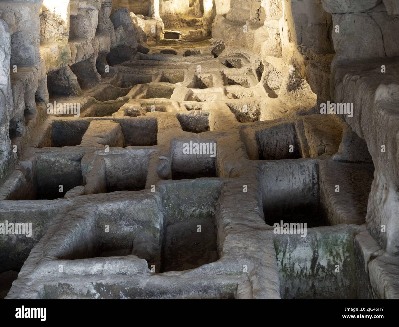 ancient cava d'ispica catacombs larderia cave sicily Stock Photo - Alamy
