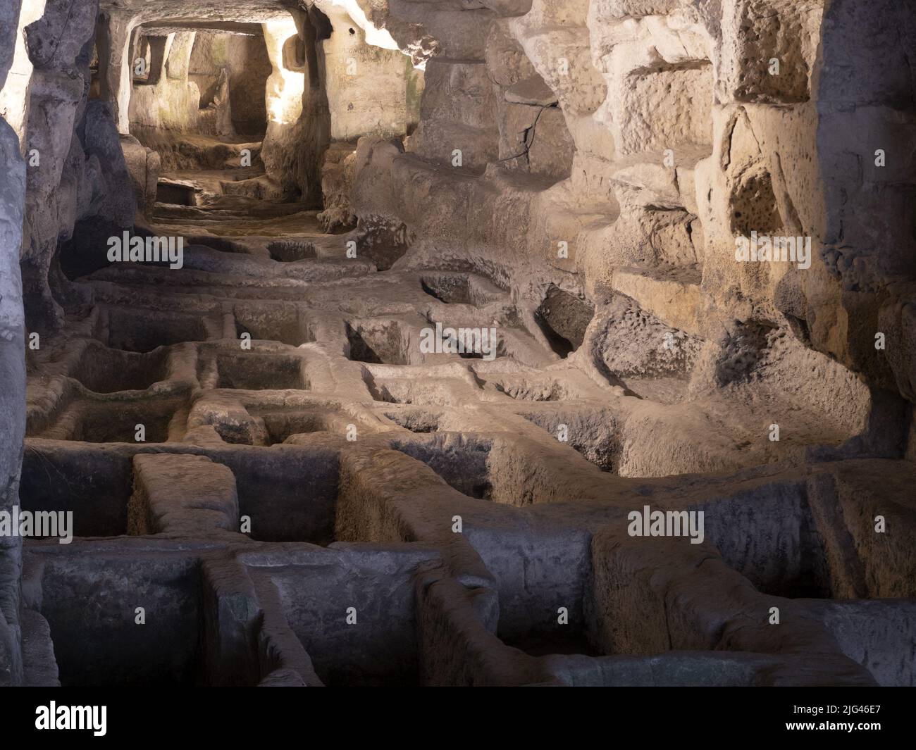 ancient cava d'ispica catacombs larderia cave sicily Stock Photo - Alamy