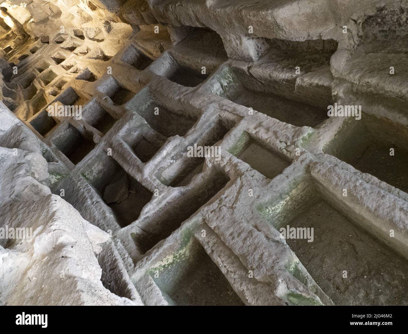 ancient cava d'ispica catacombs larderia cave sicily Stock Photo - Alamy