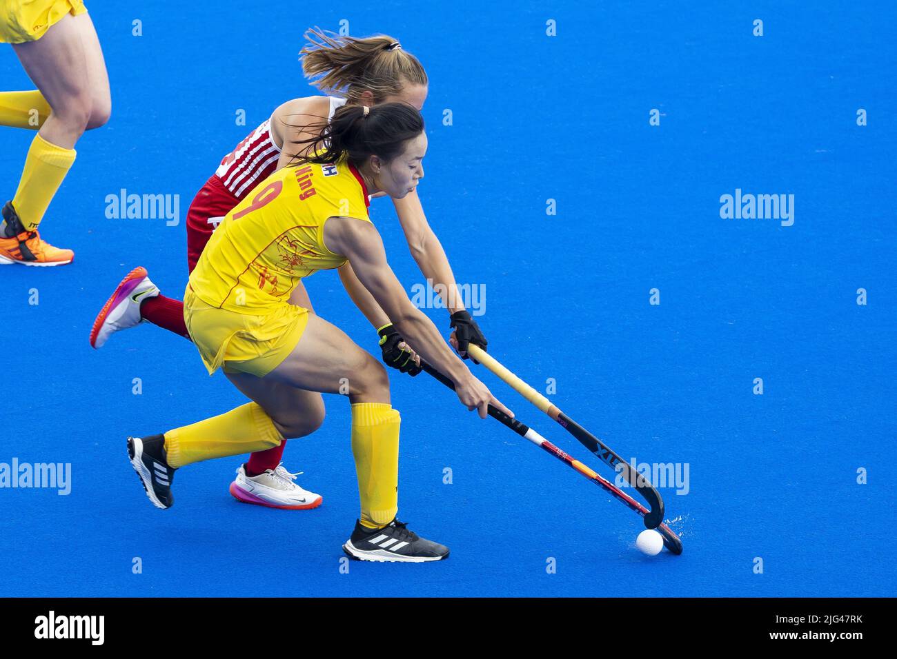 AMSTERDAM - Ning Ma (CHN) and Shona McCallin (ENG) during the match ...