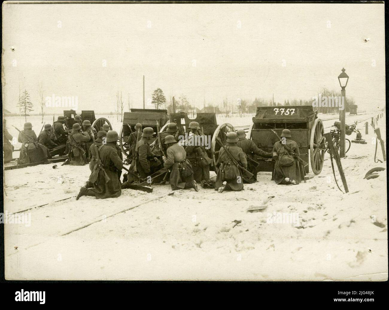 German troops in Livonia. German artillery in the fight with a pull ...