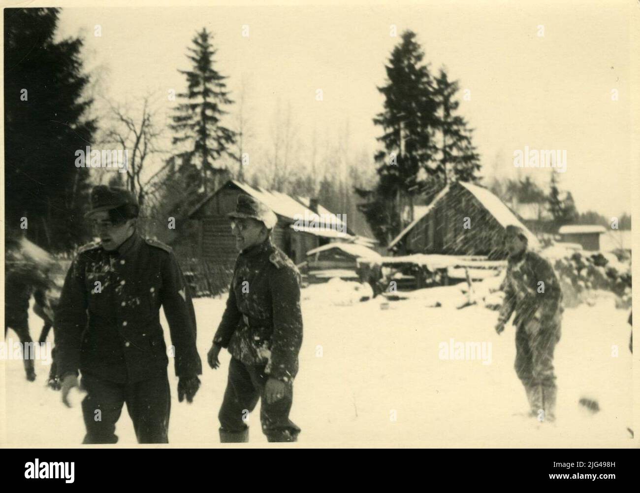 Group of divisional soldiers in snowy landscape next to Isbas ...
