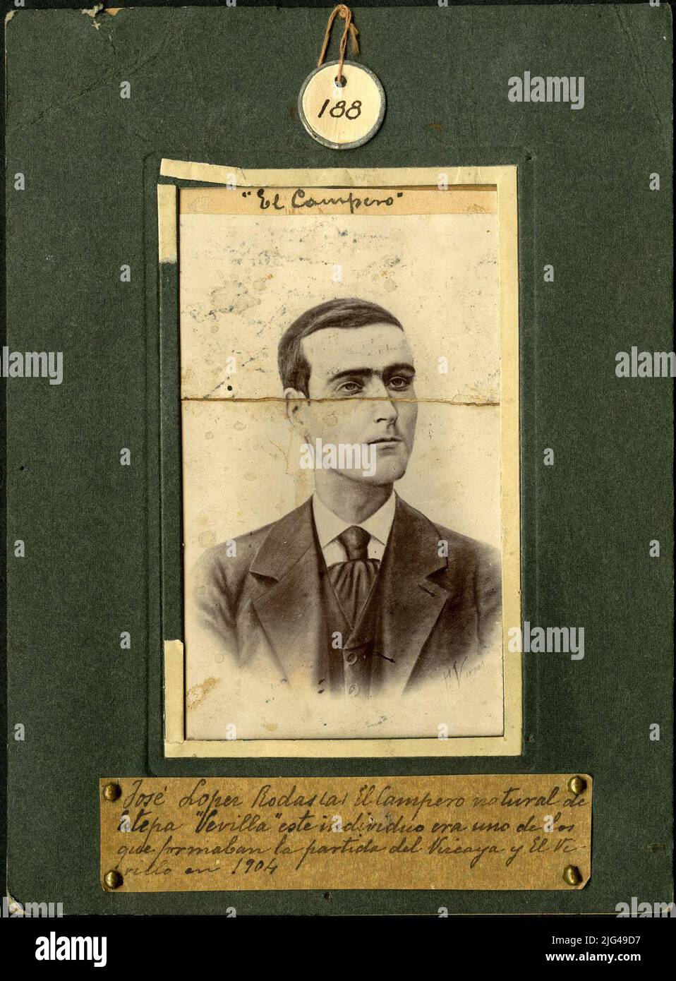 Photograph by José López Rodas (a) El Campero. Annverse of the ...