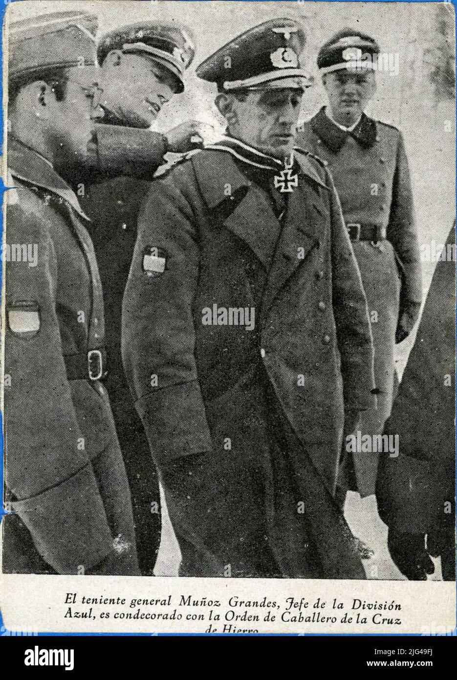 Photograph by Lieutenant General D. Agustín Muñoz large with the order ...