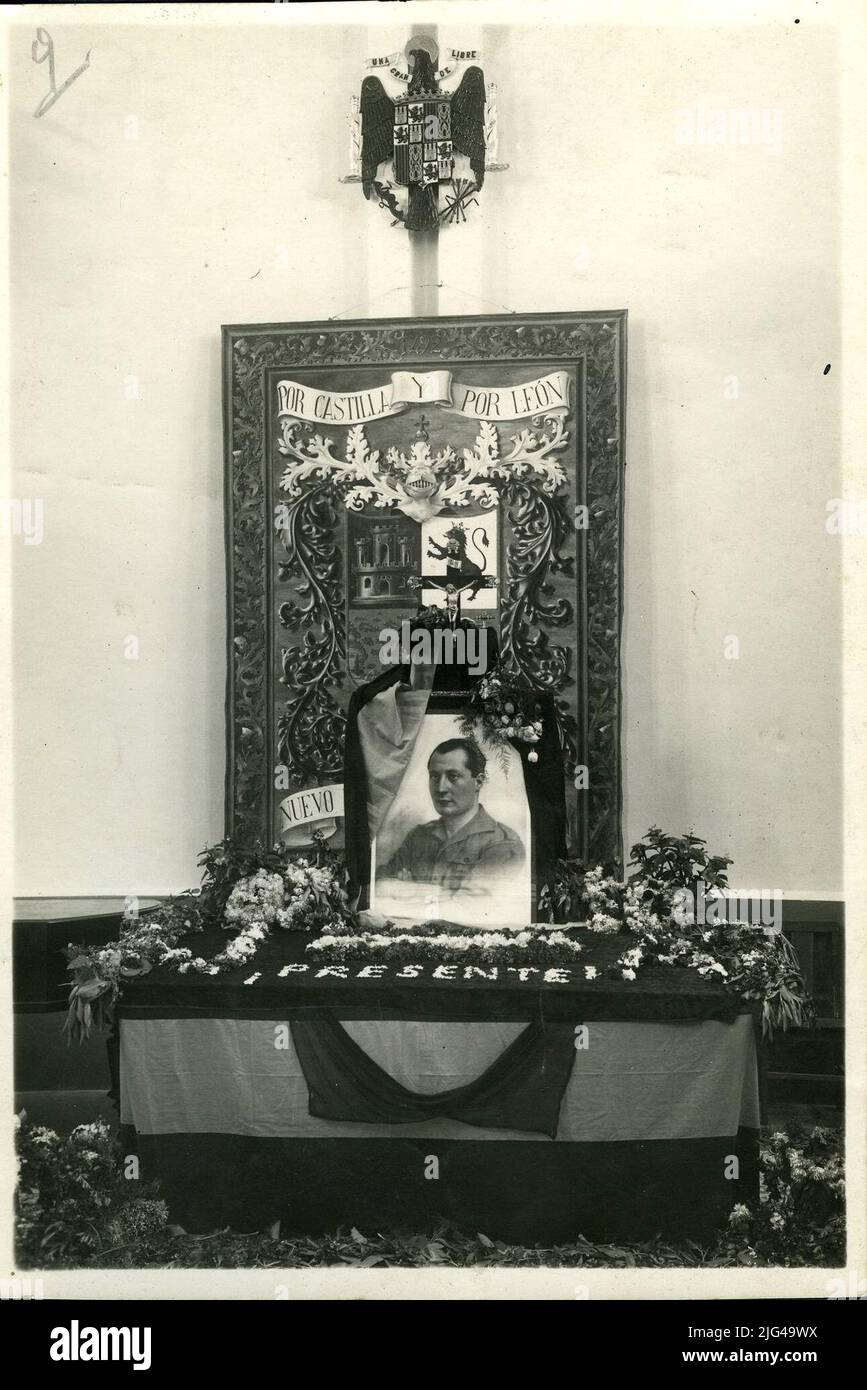 Larache photography. Altar in memory of Jose Antonio Primo de Rivera, 1930. Characters: Primo de ...