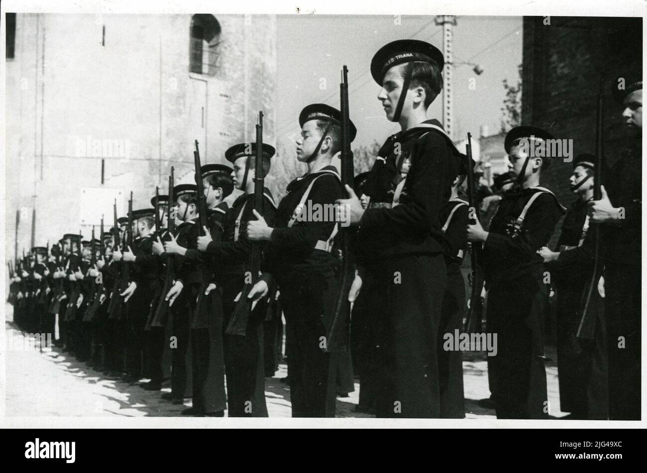 Photograph of arrows in the gold tower, 1938. Group of Falangist arrows ...