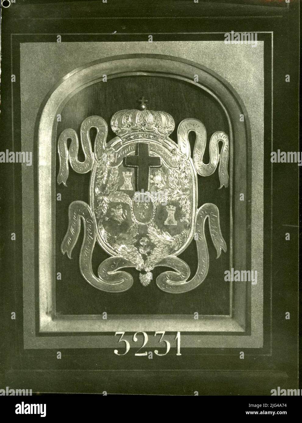 Photograph of the Cristobal Colon's wooden cross placed in Baraoca ...