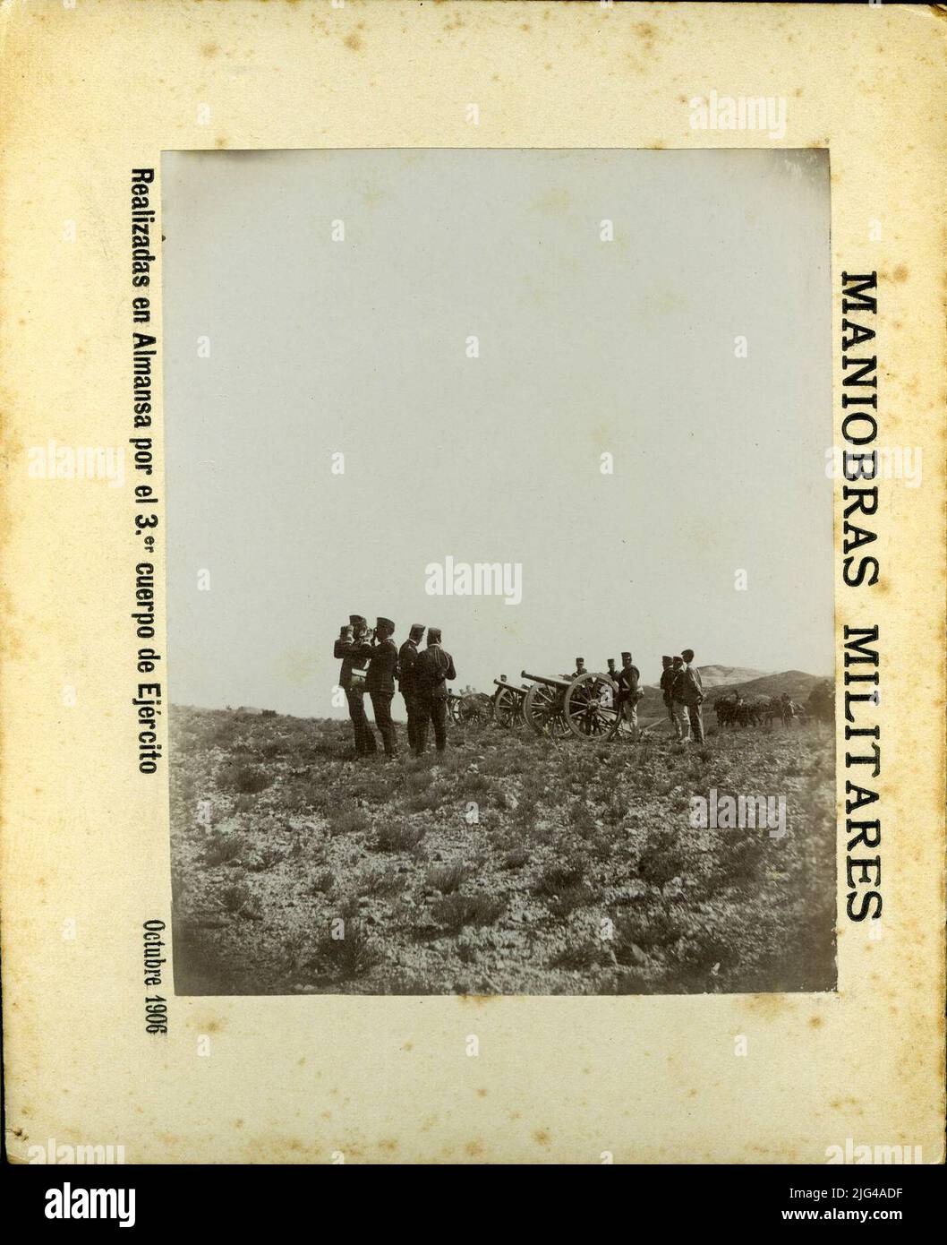 PHOTOGRAPHY. Military maneuvers in Almansa by the 3rd army body. Tiring ...