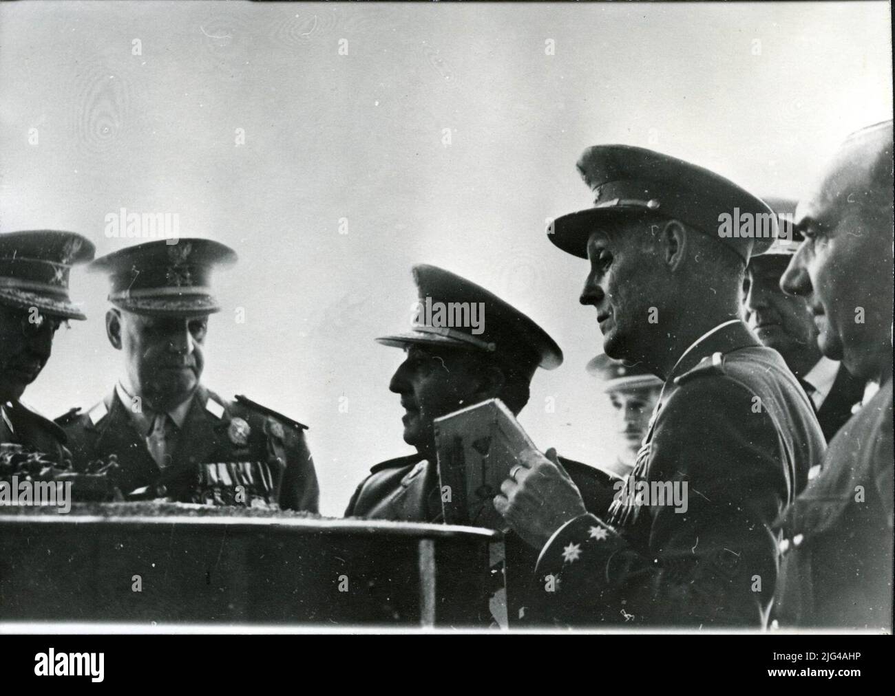 Photography Gral Visit. Franco, 1950. Characters: Franco Bahamonde ...