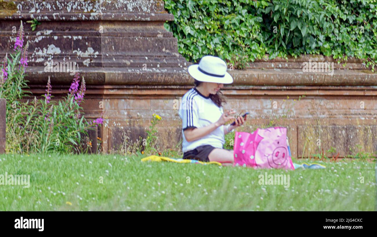 Glasgow, Scotland, UK July 7th 2022. UK Weather: Hot sunshine saw ...