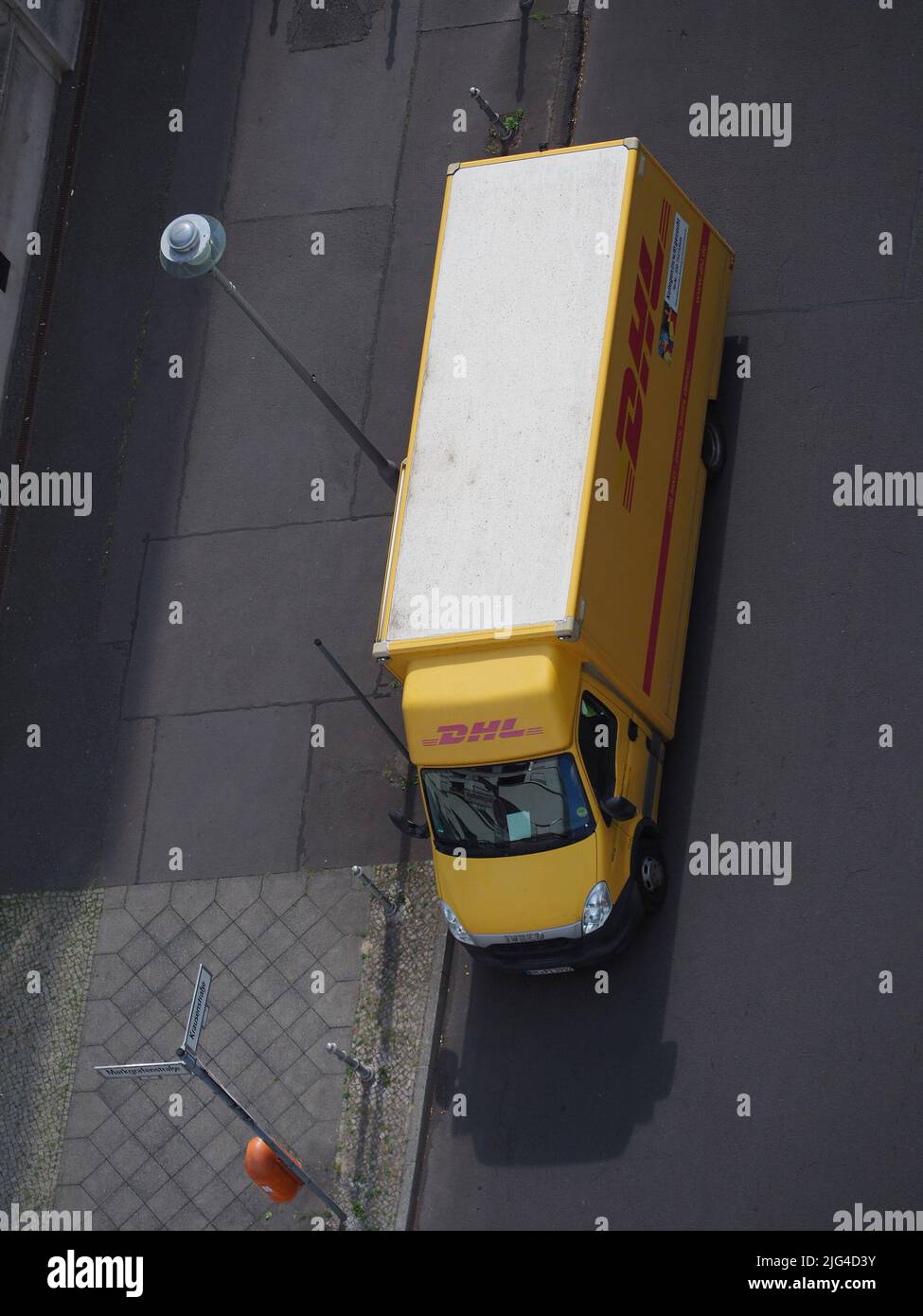 Bird life cycles hi-res stock photography and images - Alamy