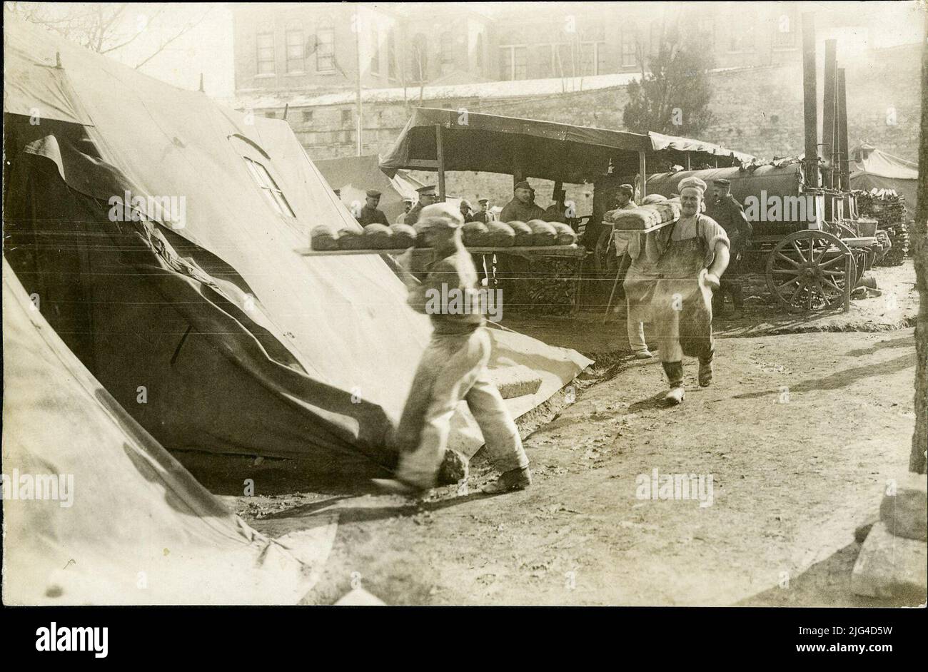 Constantinopem in World War: At a German field bakery Stock Photo - Alamy