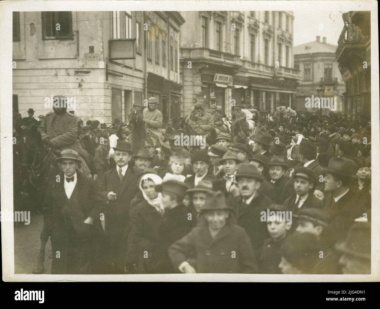 6 december 1916 hi-res stock photography and images - Alamy