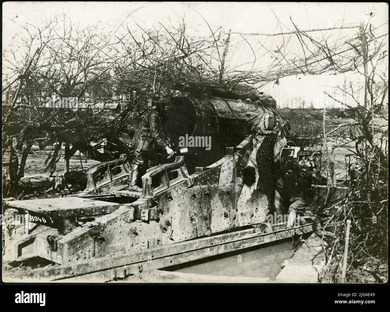 The big battle in the west. Converted heavy English gun in the ...