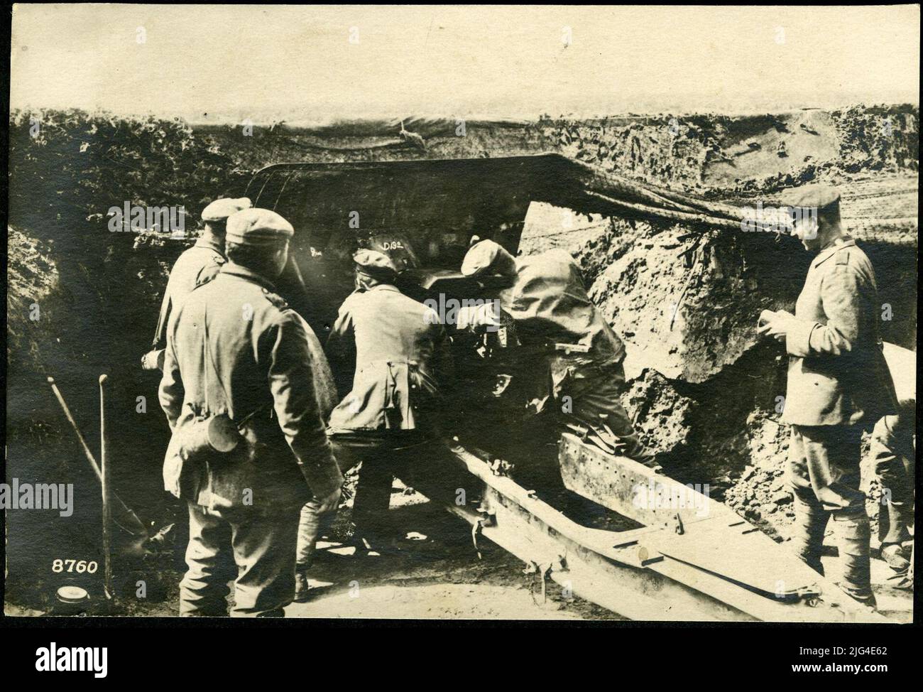 At the front of Albert! Firing 15 cm. Haubitzen in front of Albert ...