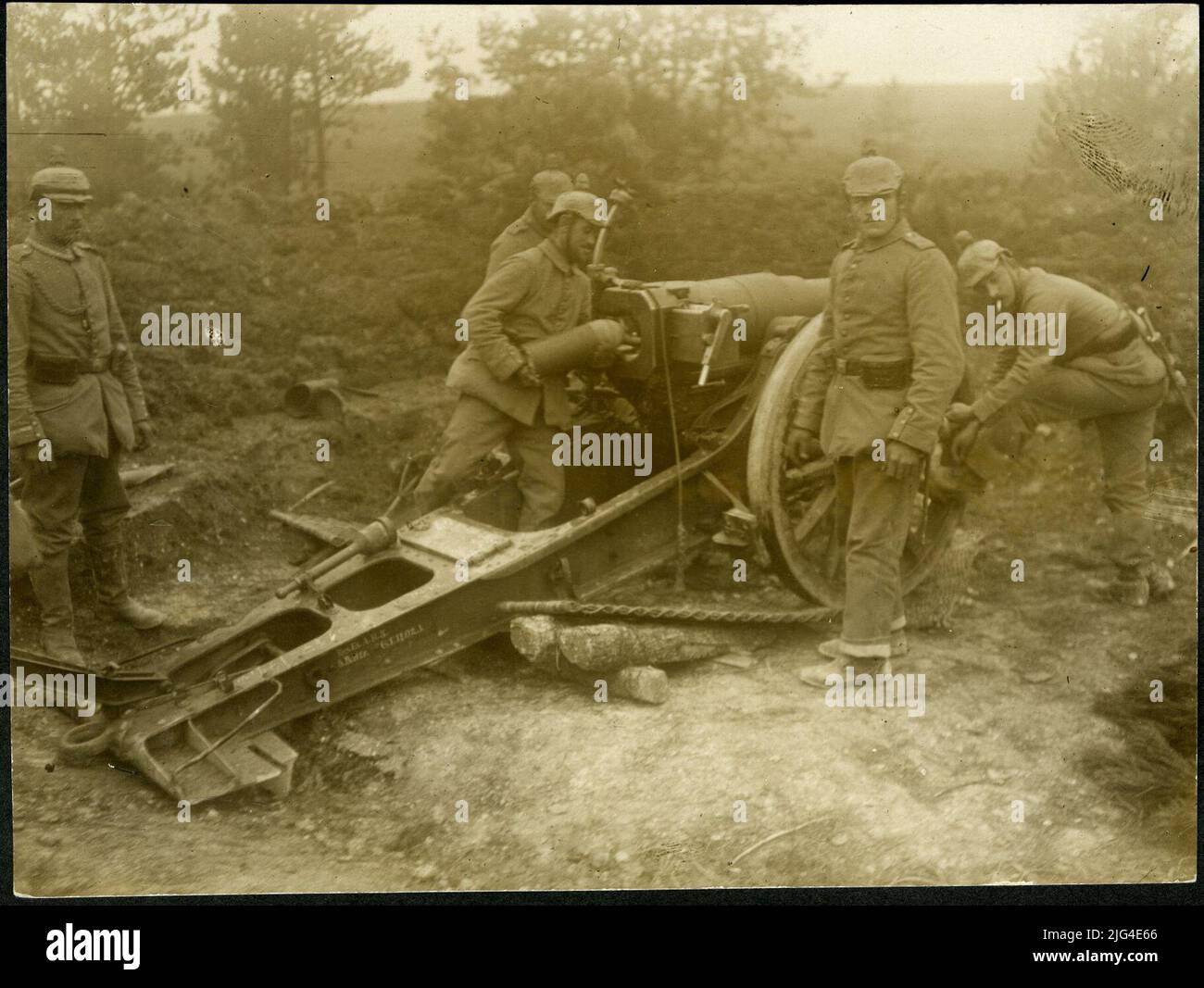 Group of five military charging a cannon Stock Photo - Alamy
