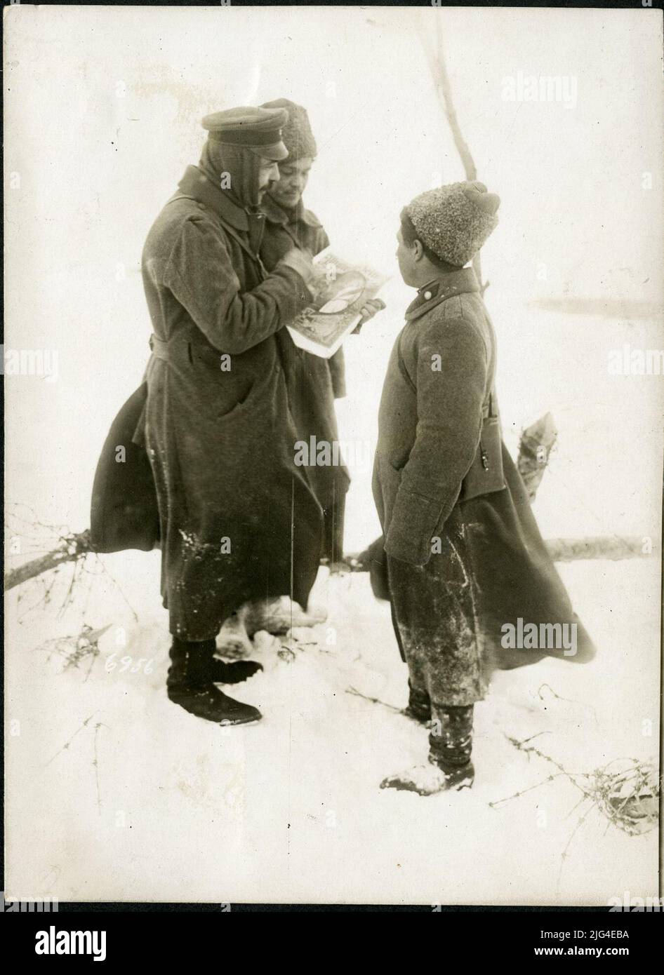 Reading German newspapers on the neutral zone. (148 Stock Photo - Alamy