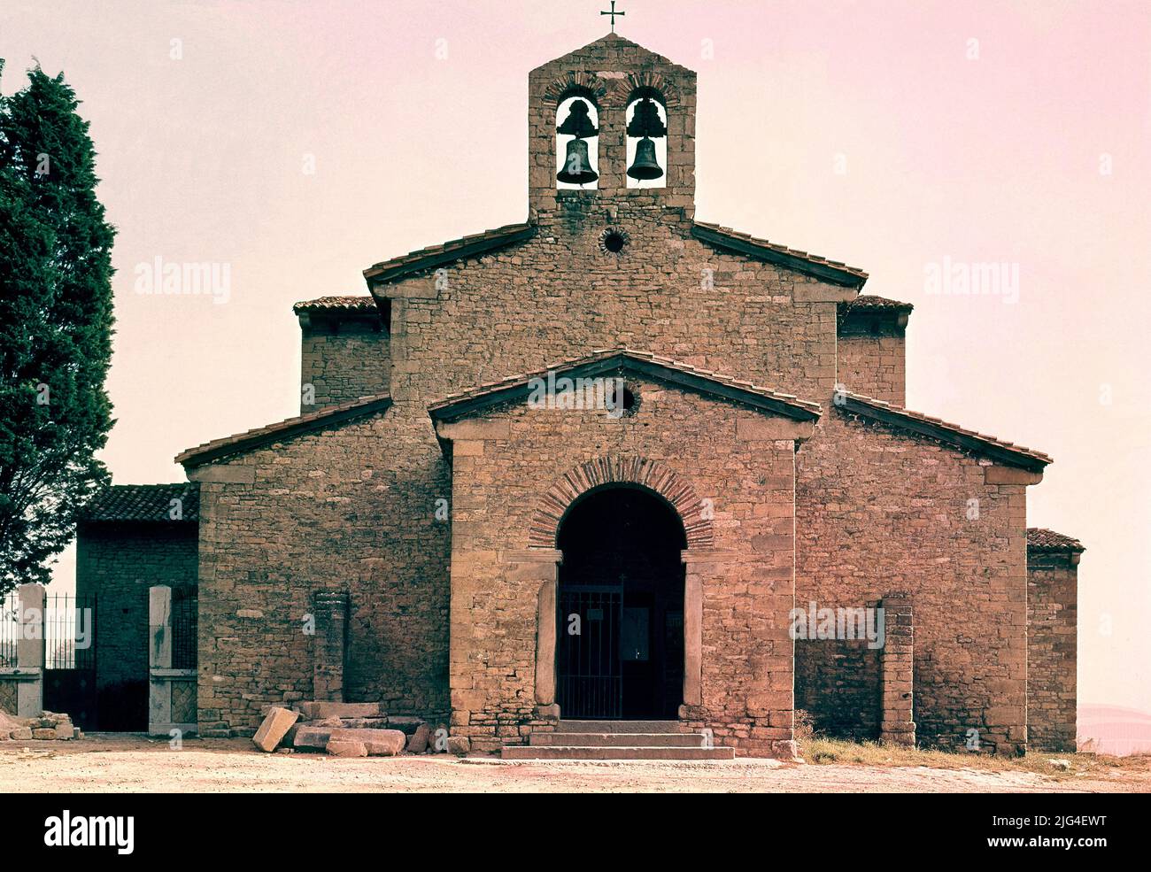 FACHADA PRINCIPAL - 812/842 - PRERROMANICO ESPAÑOL. Author: TIODA ...