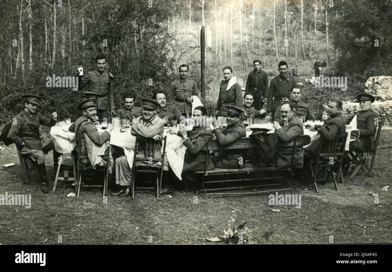Historical photography military food. Photography of a group of ...