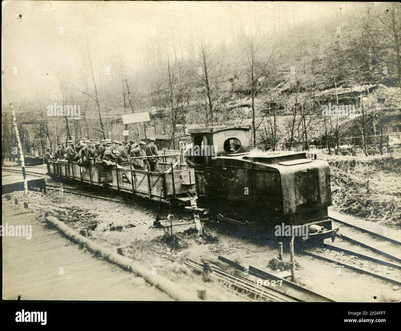 Soldier transportation on the argonna lift Stock Photo - Alamy