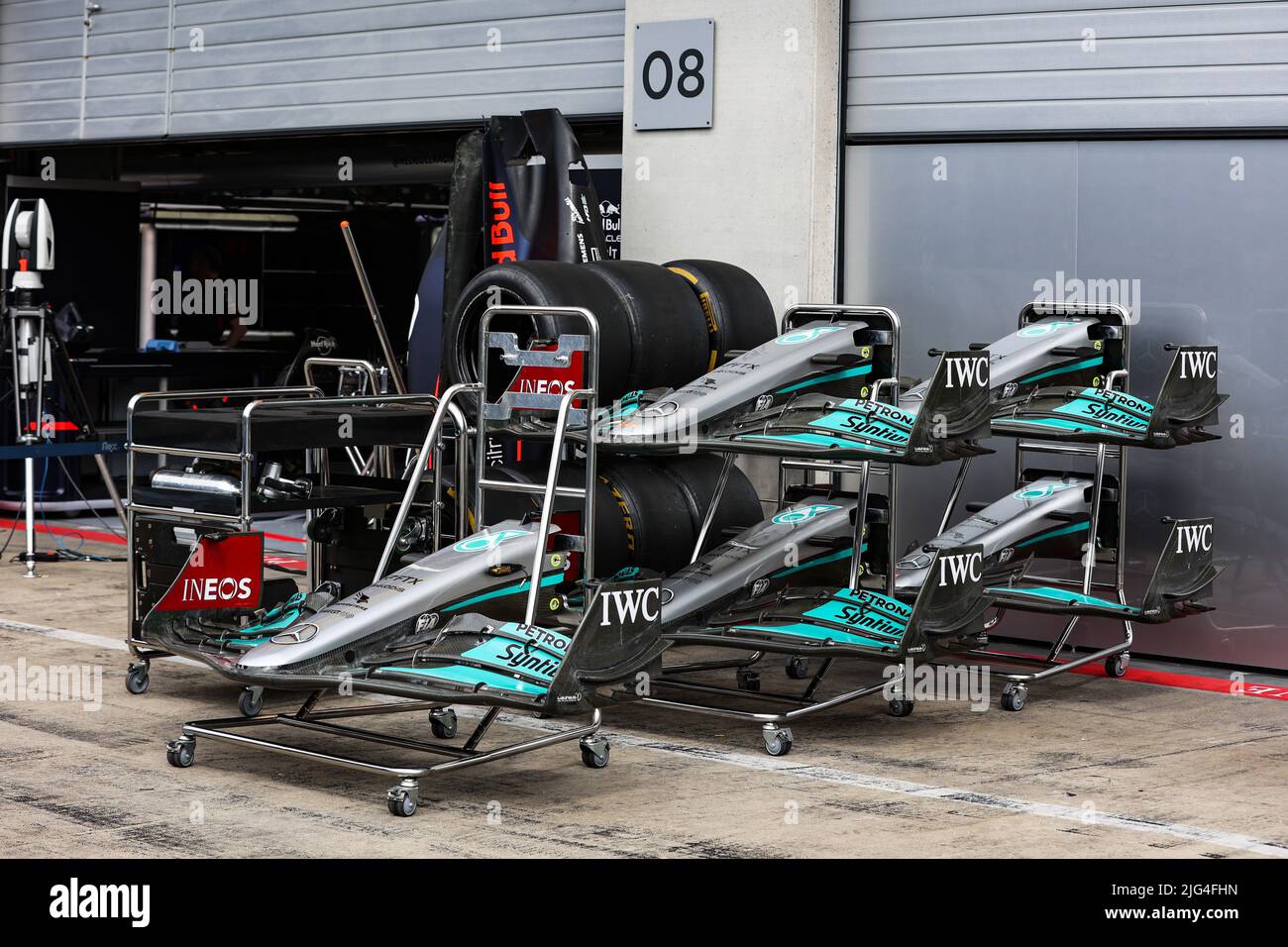 Mercedes f1 2022 front wing hi-res stock photography and images - Alamy