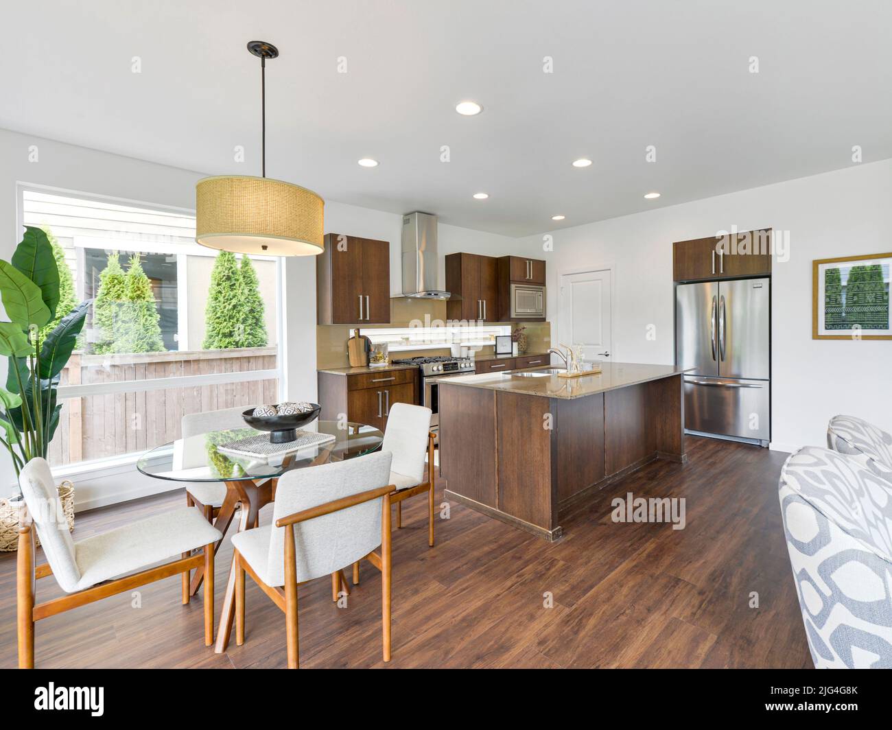 Modern residential dining room and kitchen interior Stock Photo - Alamy