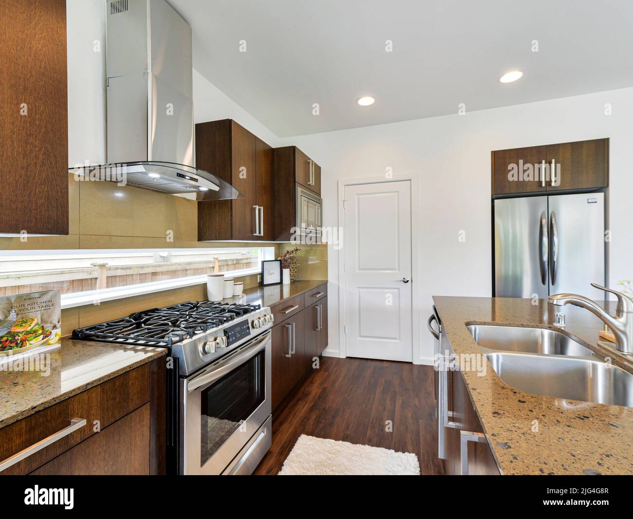 Modern residential kitchen interior Stock Photo - Alamy