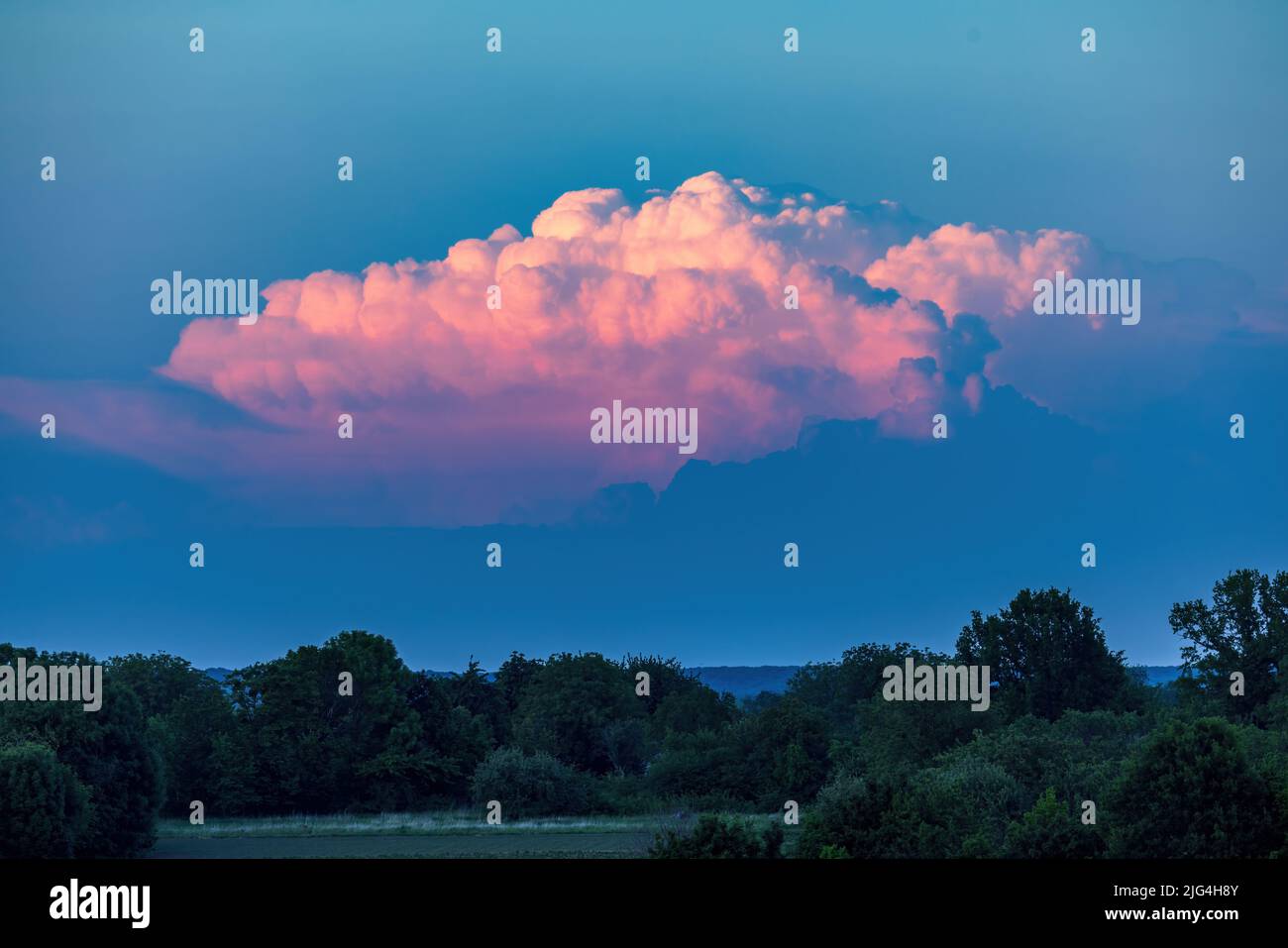 Light over fields hi-res stock photography and images - Alamy