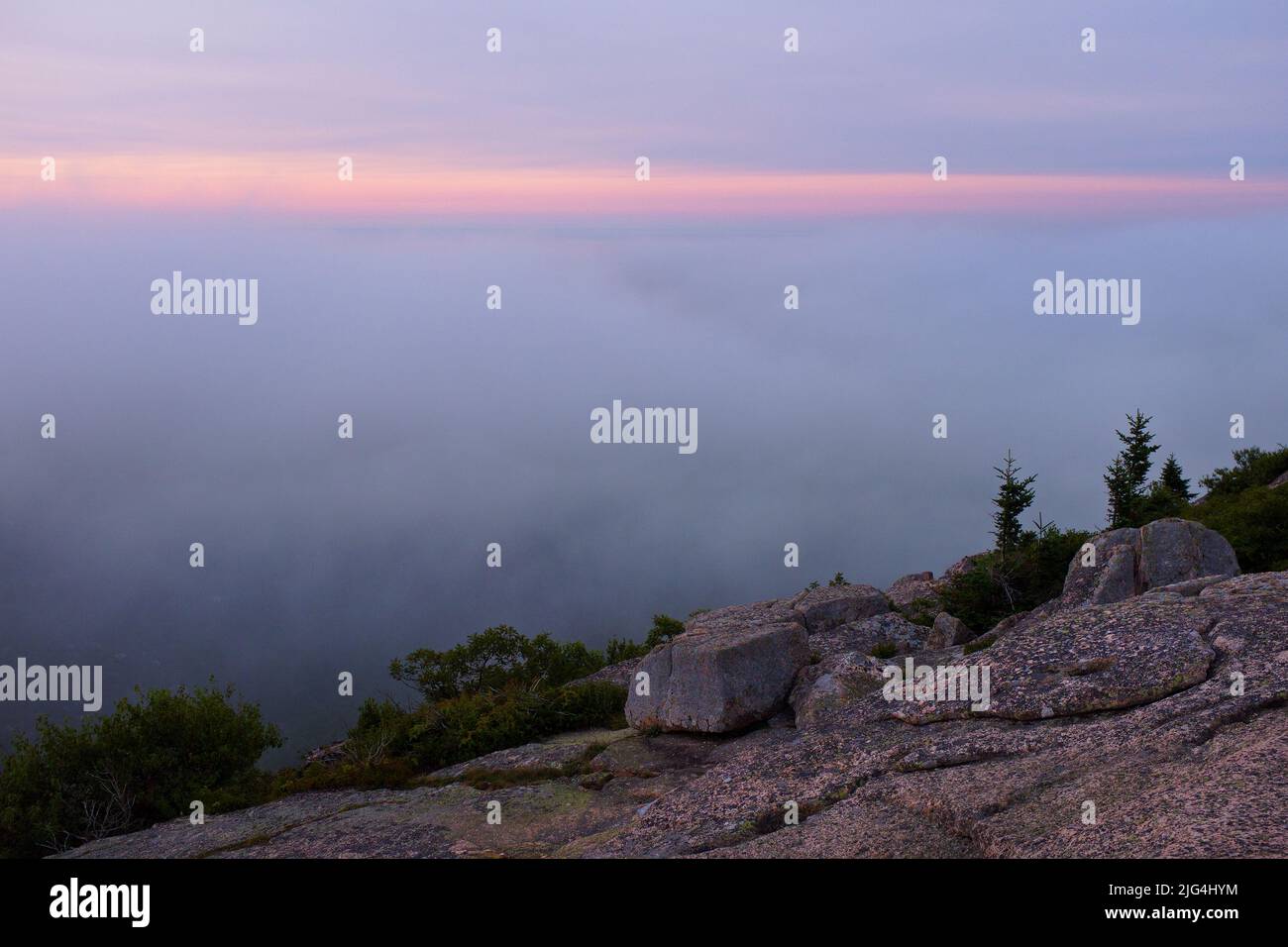 Fog cadillac mountain in acadia hi-res stock photography and images - Alamy